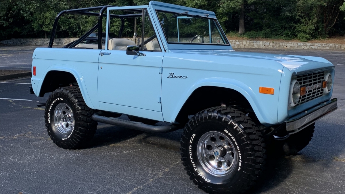 Add adventure to your summer by renting a 4x4